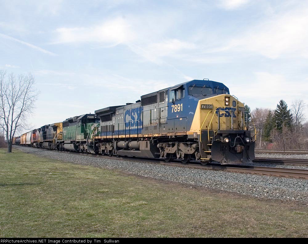 CSX 7891 and BNSF 7028 lead